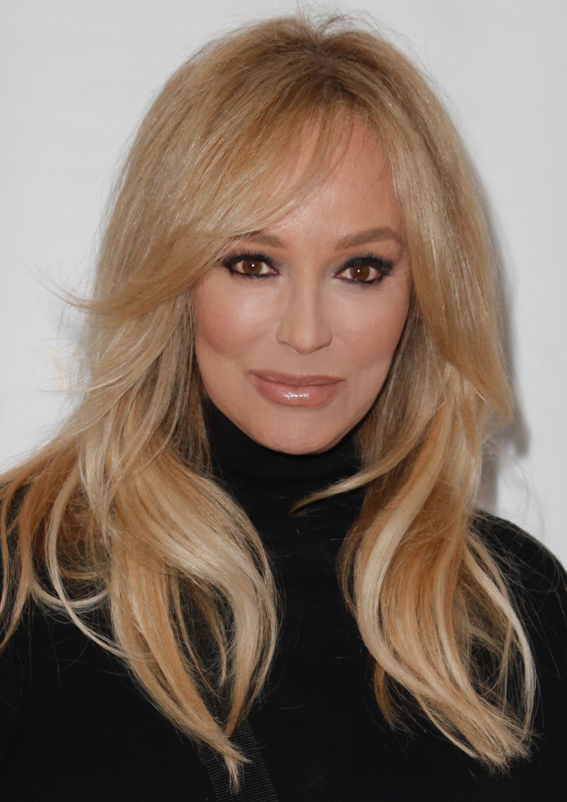 Lizzy Small on The Inside Noise Show from Mixology @ The Grove in Los ...